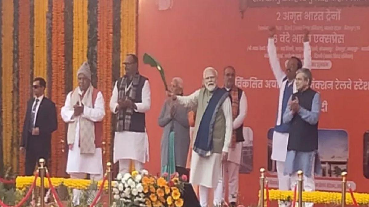 Grand welcome for PM Modi in Ayodhya! Prime Minister gave green signal ...